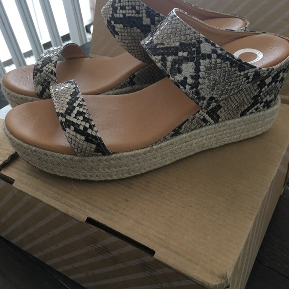 Shoes | Nwb Double Strap Wedge Snake Print 8 | Poshmark